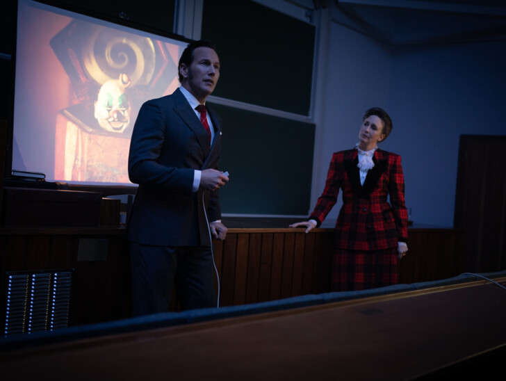 Soogsx pictures she finally applies some lotion and starts