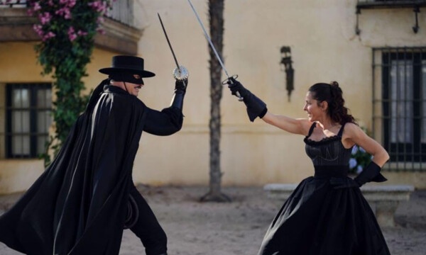 Critique de «Zorro» sur Paramount+, et Jean Dujardin surgit hors de la ...